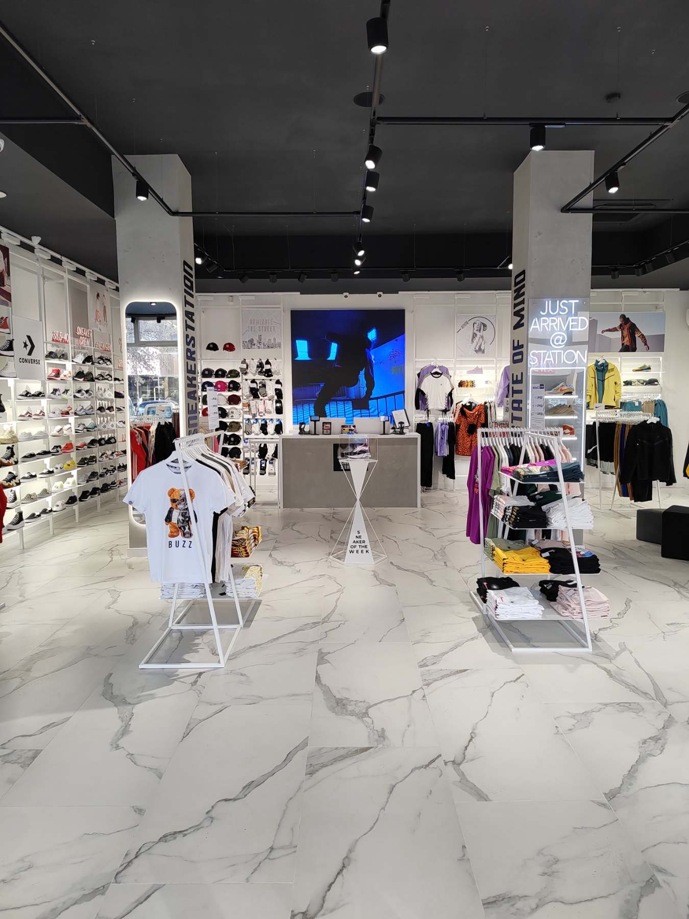 Buzz radnja Čačak - tvoj izbor za patike | Buzz - Online Shop