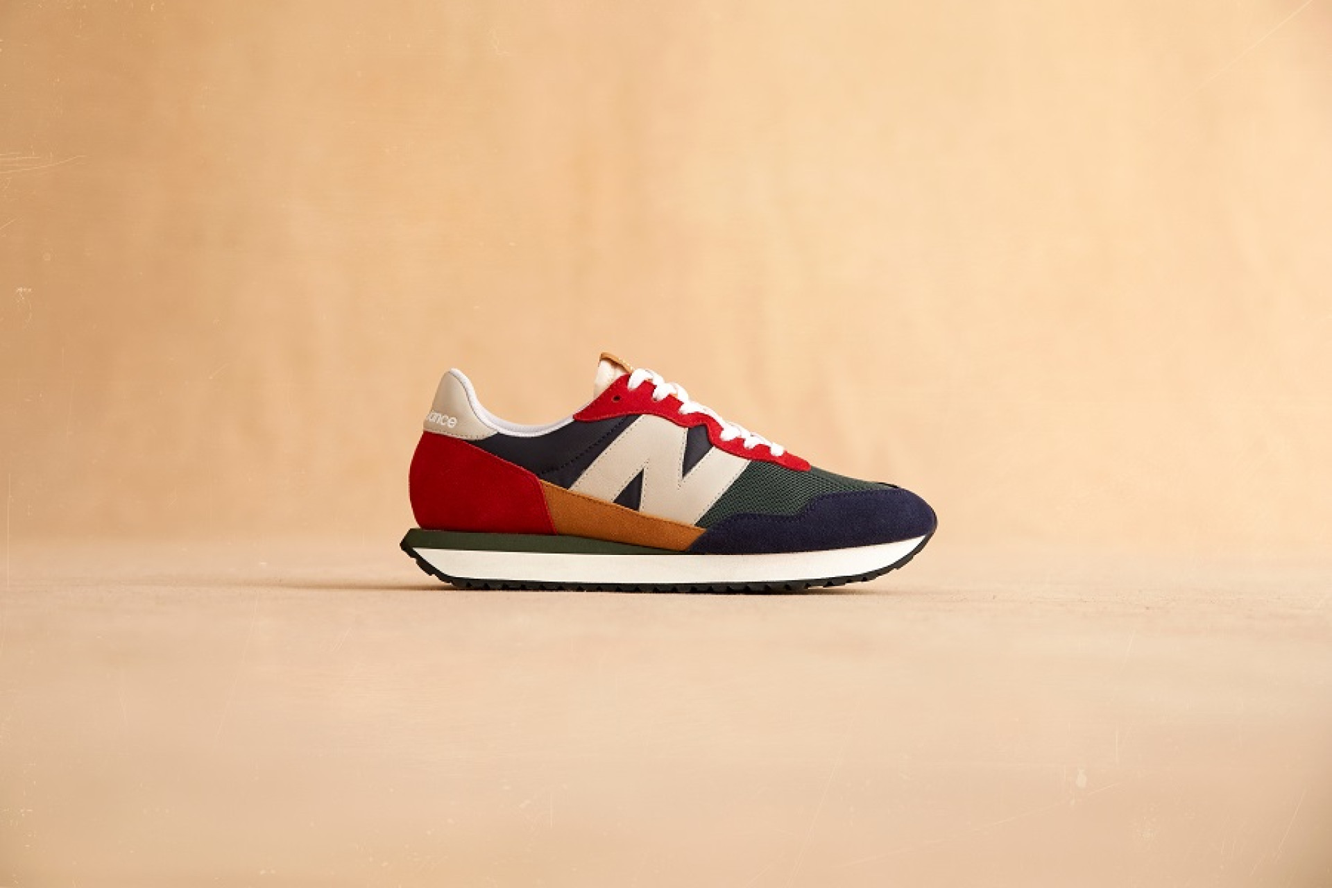 FEEL THE 70s VIBE IN NEW BALANCE 237 | Buzz - Online Shop