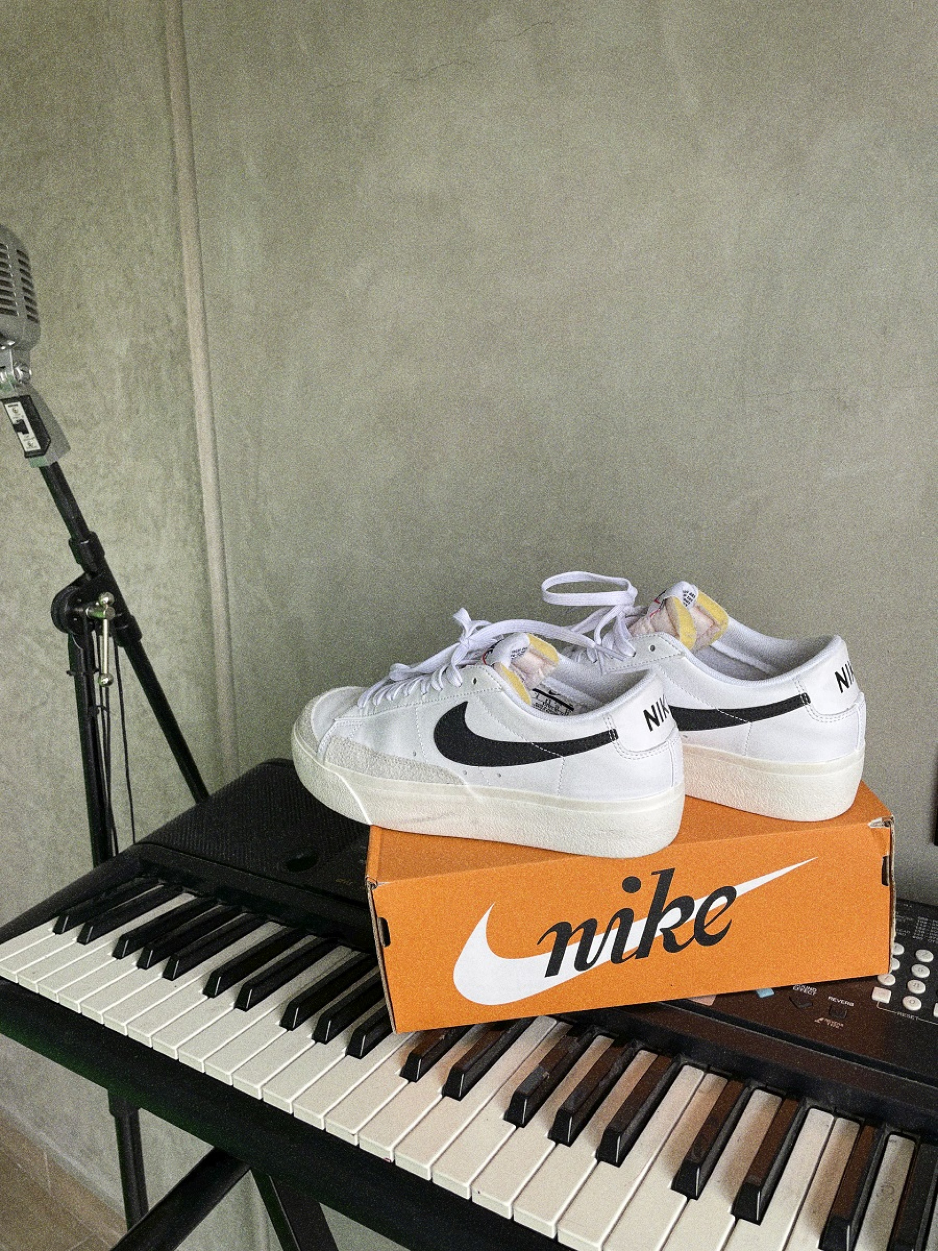 STANDOUT NEW LOOK OF THE NIKE BLAZER SNEAKERS | Buzz - Online Shop