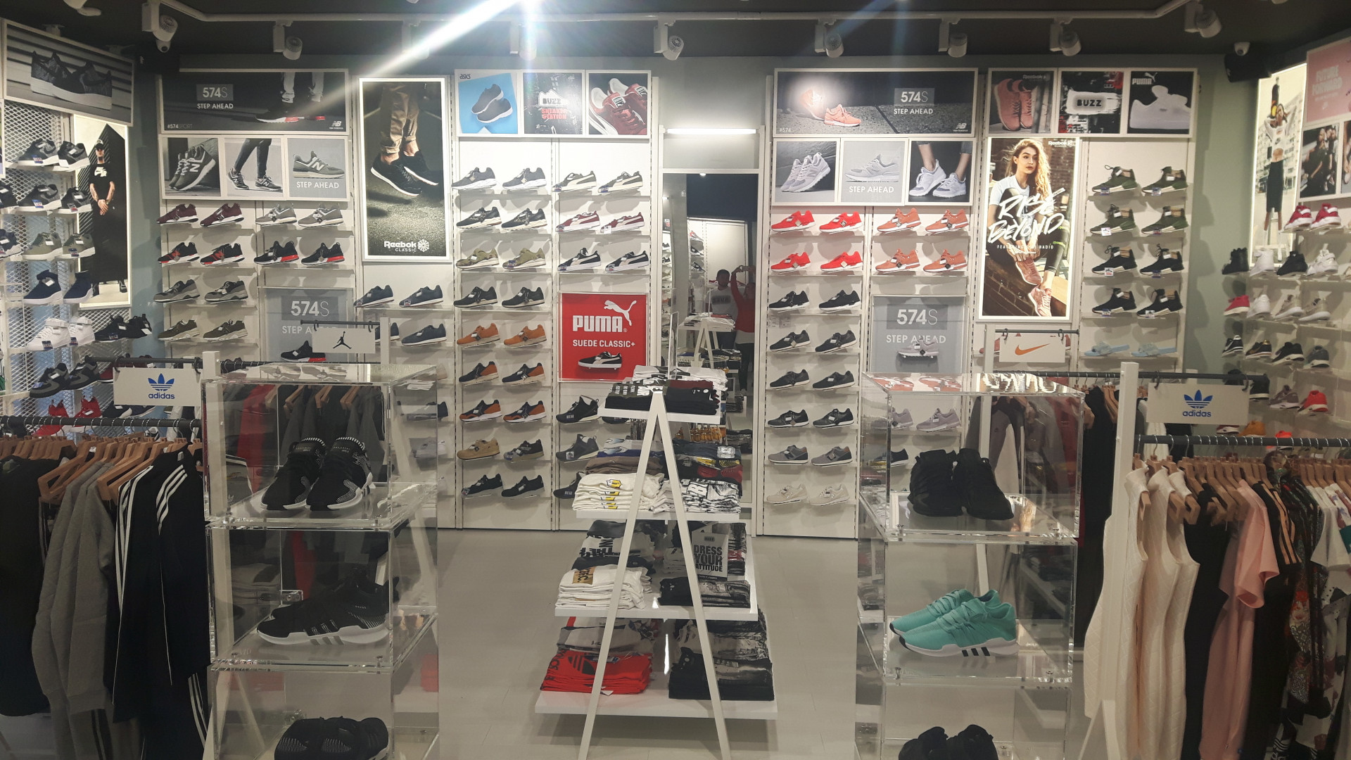 Buzz radnja Novi Pazar - patike i moda | Buzz - Online Shop